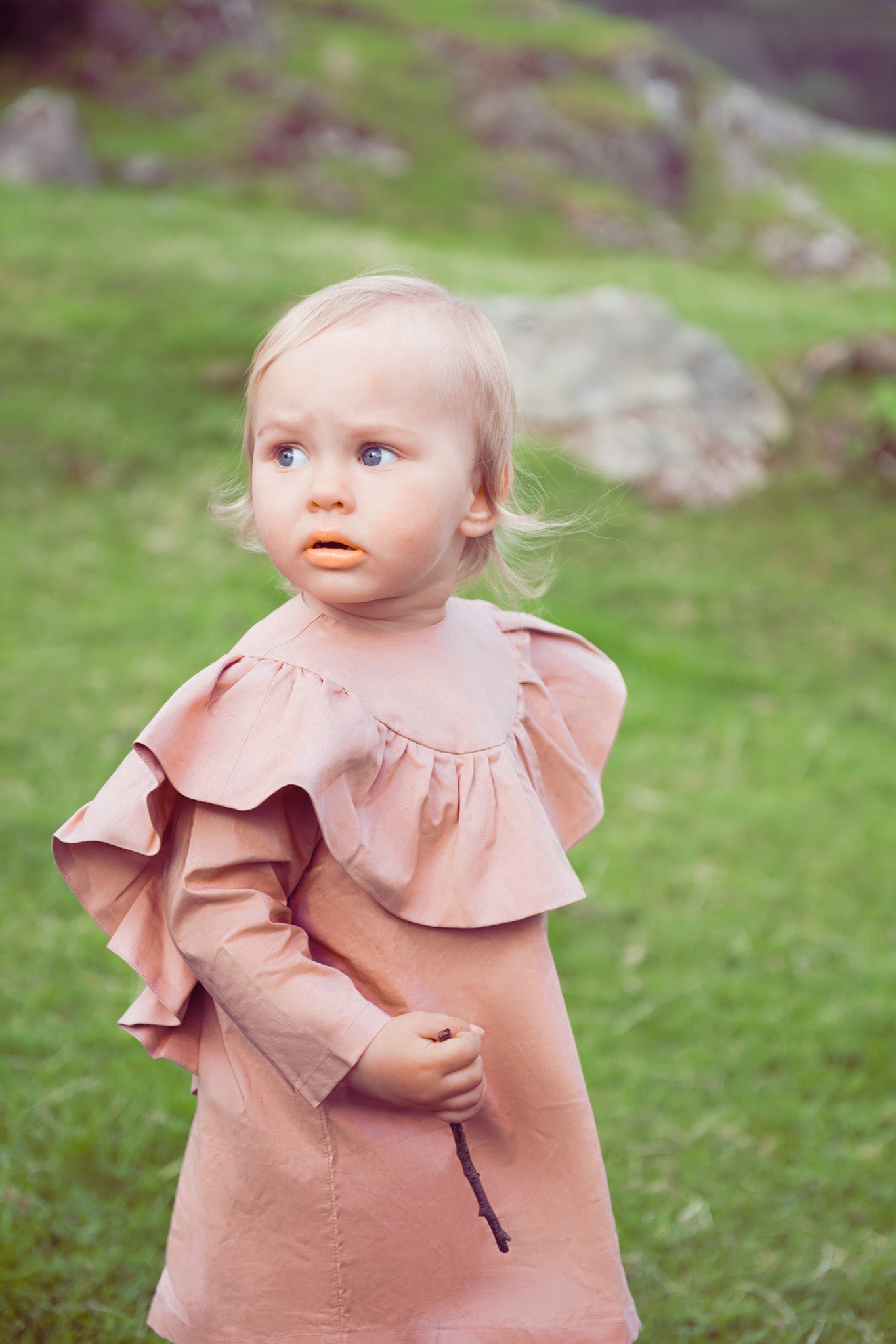BIG COLLAR DRESS
